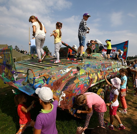 Photo story: tank battles and Stalin selfies in Belarus • INSP News Service