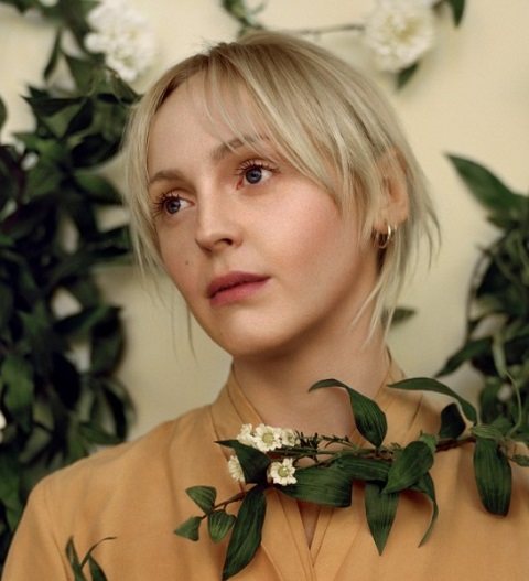 Laura Marling spricht über Innovation und ertragreiche Träume • INSP ...