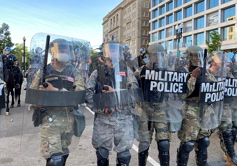 Die Militarisierung hat eine Polizeikultur gefördert, die Demonstranten ...
