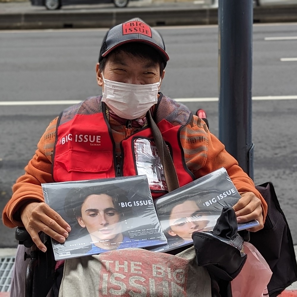 Meet Kang Chiu-yen, Big Issue Taiwan vendor at Chiang Kai-shek Memorial ...