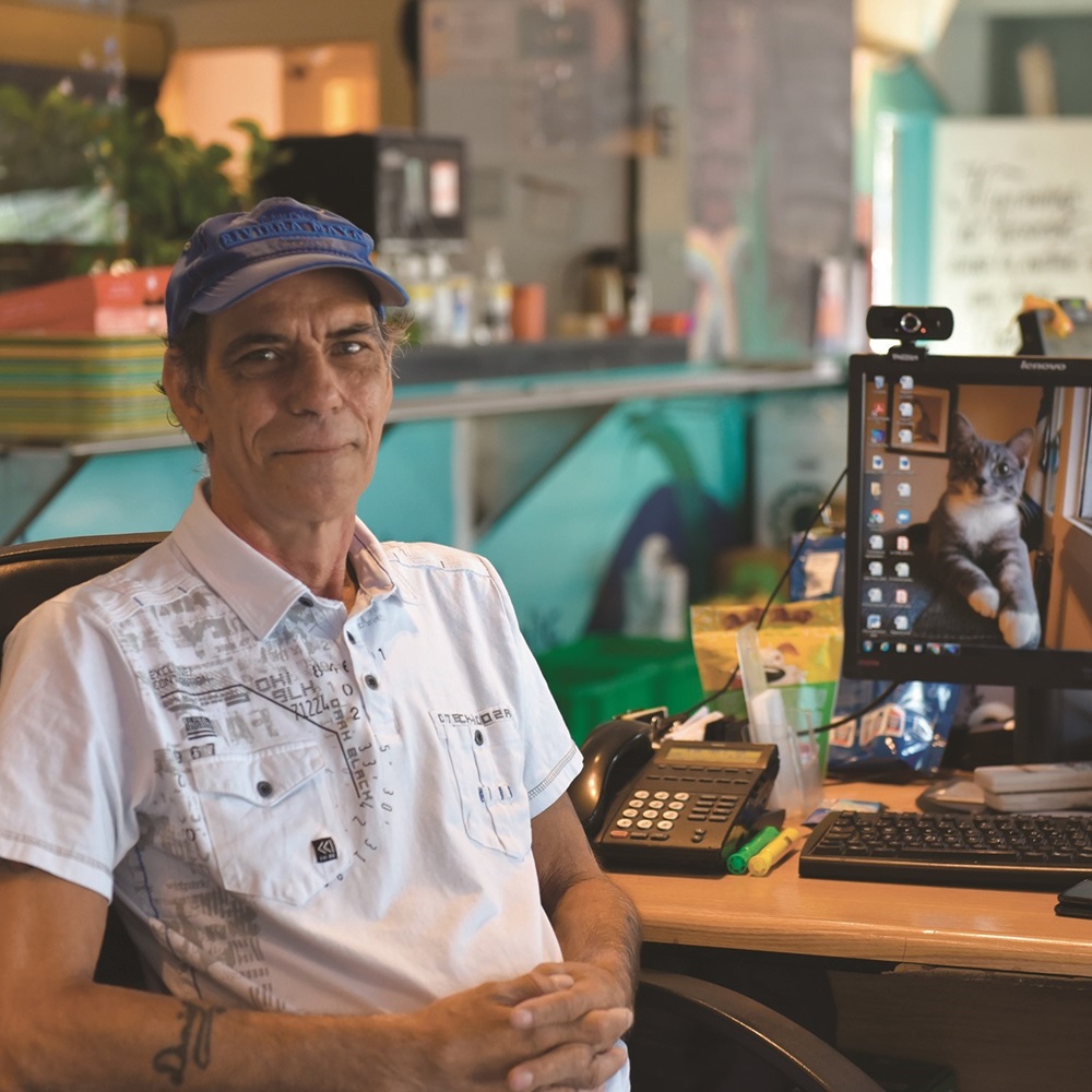 A meeting between two former vendors: Daniel and Jakob • INSP News Service